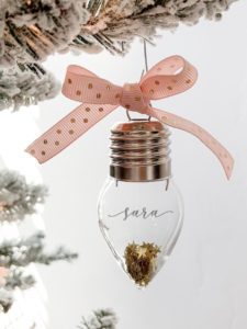 Light of Friendship Ornament :: An Easy DIY Gift (Includes Printable)